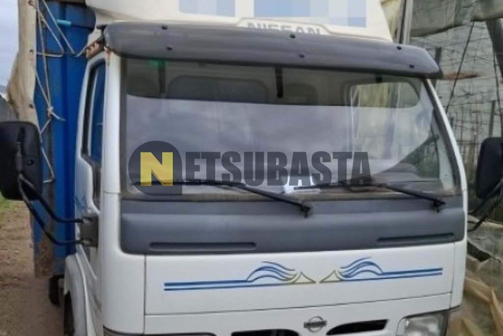 Subasta de Nissan Cabstar E 110.35 2003
